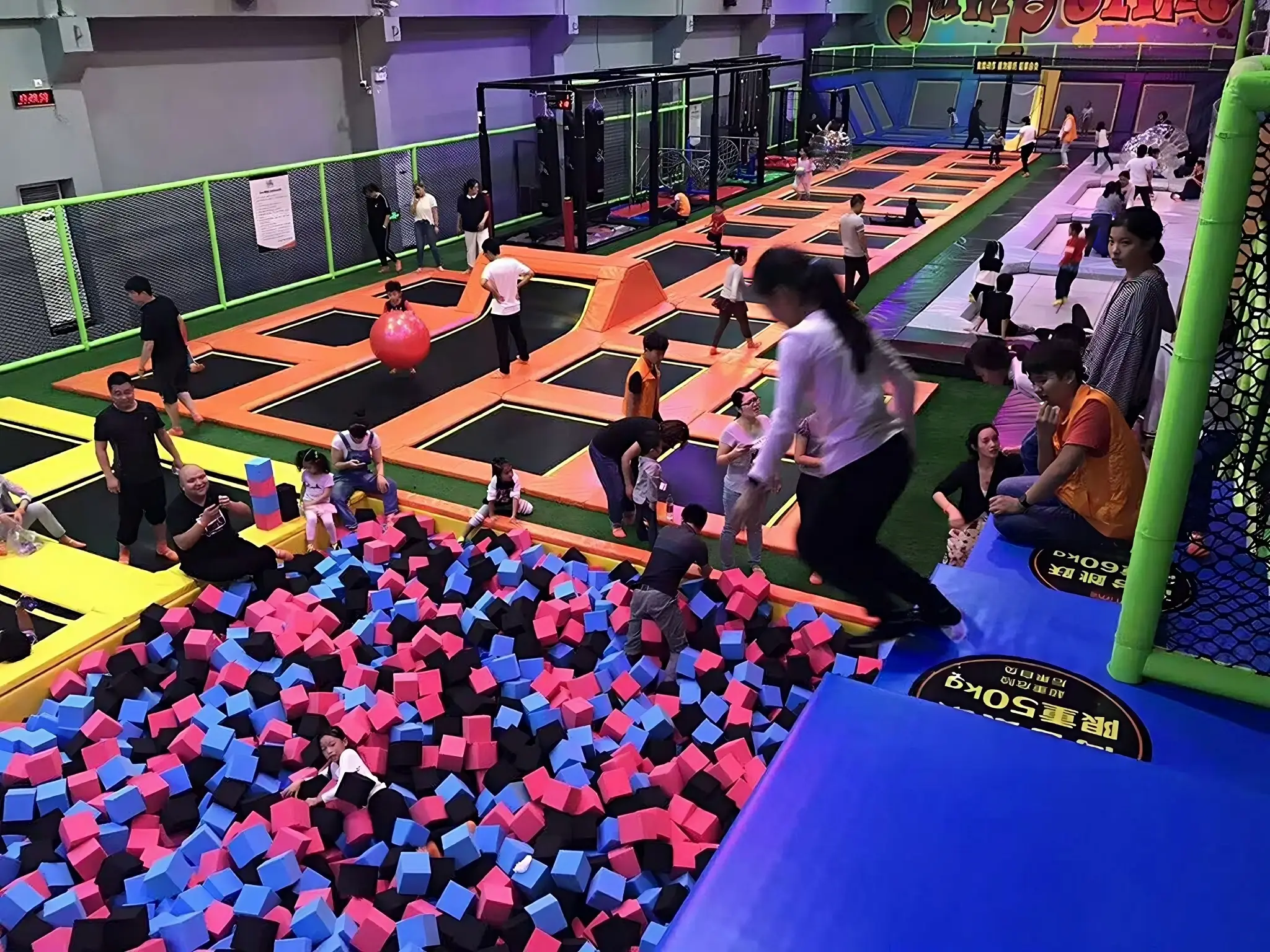 Custom Commercial Kids Indoor Trampoline Park Equipment in China